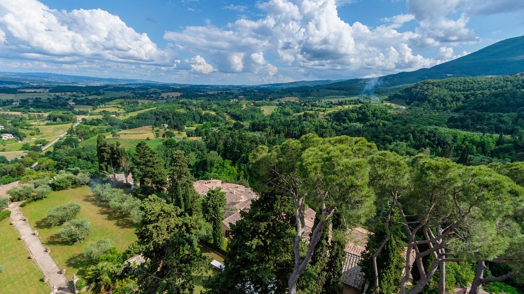 Rocca di Cetona - a Medieval Castle in Siena (7 bedrooms) - Best Price ...