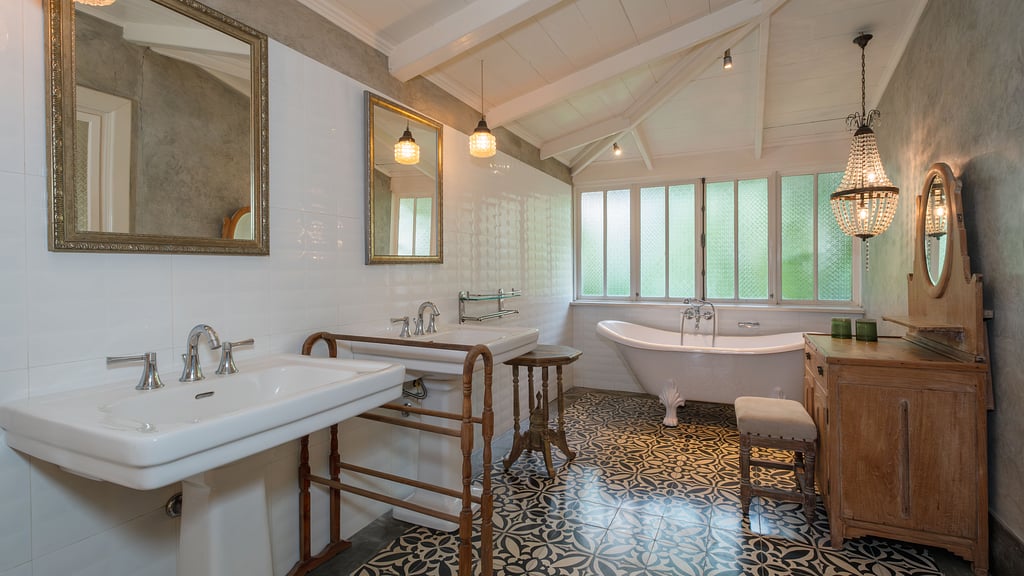 The White House in Seminyak, Bali (3 bedrooms) - Best Price & Reviews!