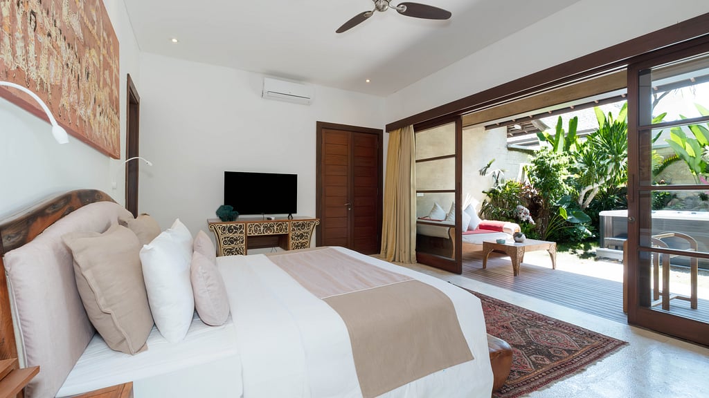 Villa LA LI in Seminyak, Bali (10 bedrooms) - Best Price & Reviews!