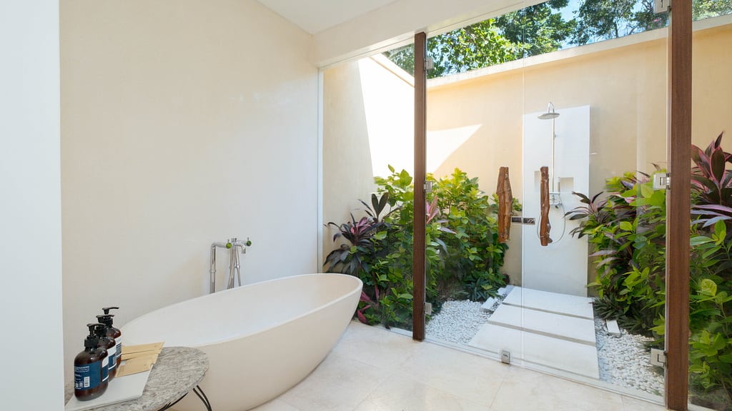 Villa LA LI in Seminyak, Bali (10 bedrooms) - Best Price & Reviews!
