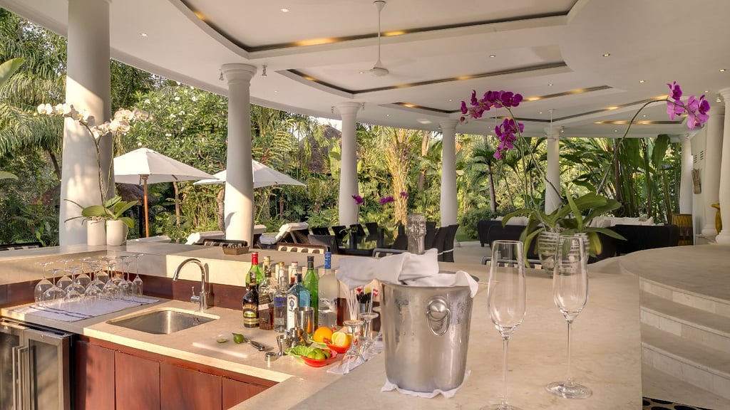Luxury Bali Estate Villa in Seseh, Bali (7 bedrooms) - Best Price ...