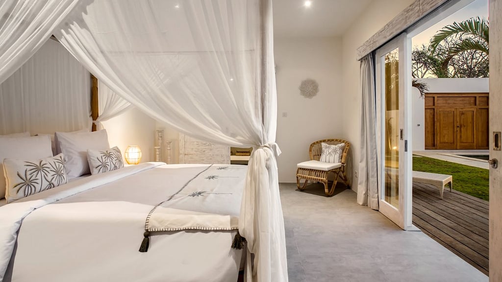 Villa Surga Julie in Seminyak, Bali (5 bedrooms) - Best Price & Reviews!