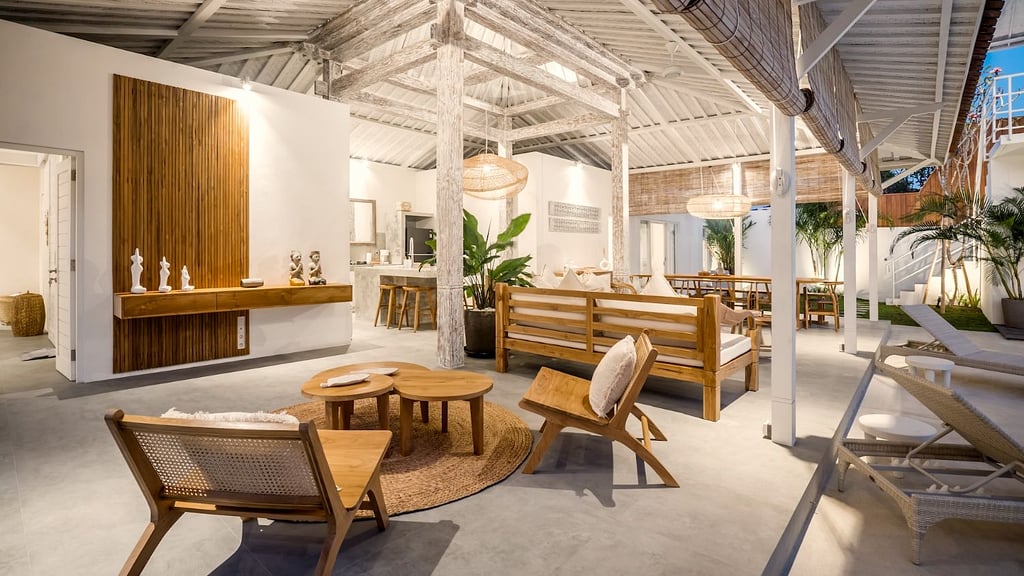 Villa Surga Julie in Seminyak, Bali (5 bedrooms) - Best Price & Reviews!