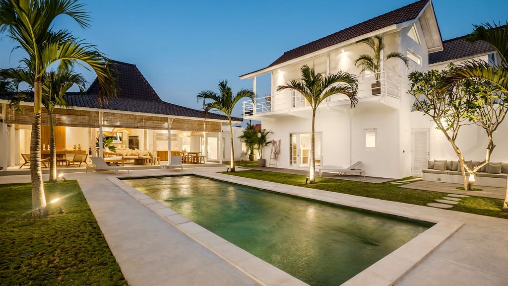 Villa Surga Julie in Seminyak, Bali (5 bedrooms) - Best Price & Reviews!