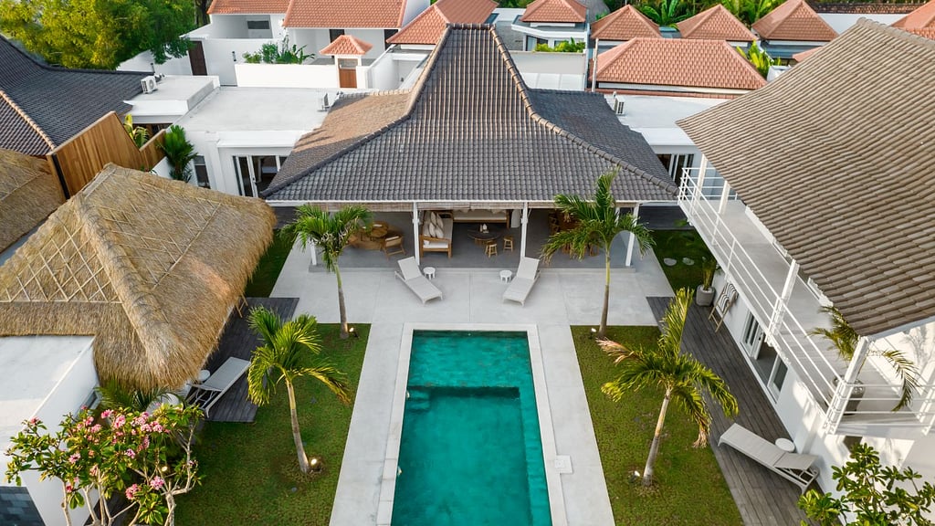 Villa Surga Julie in Seminyak, Bali - 5 bedrooms - Best Price Guarantee