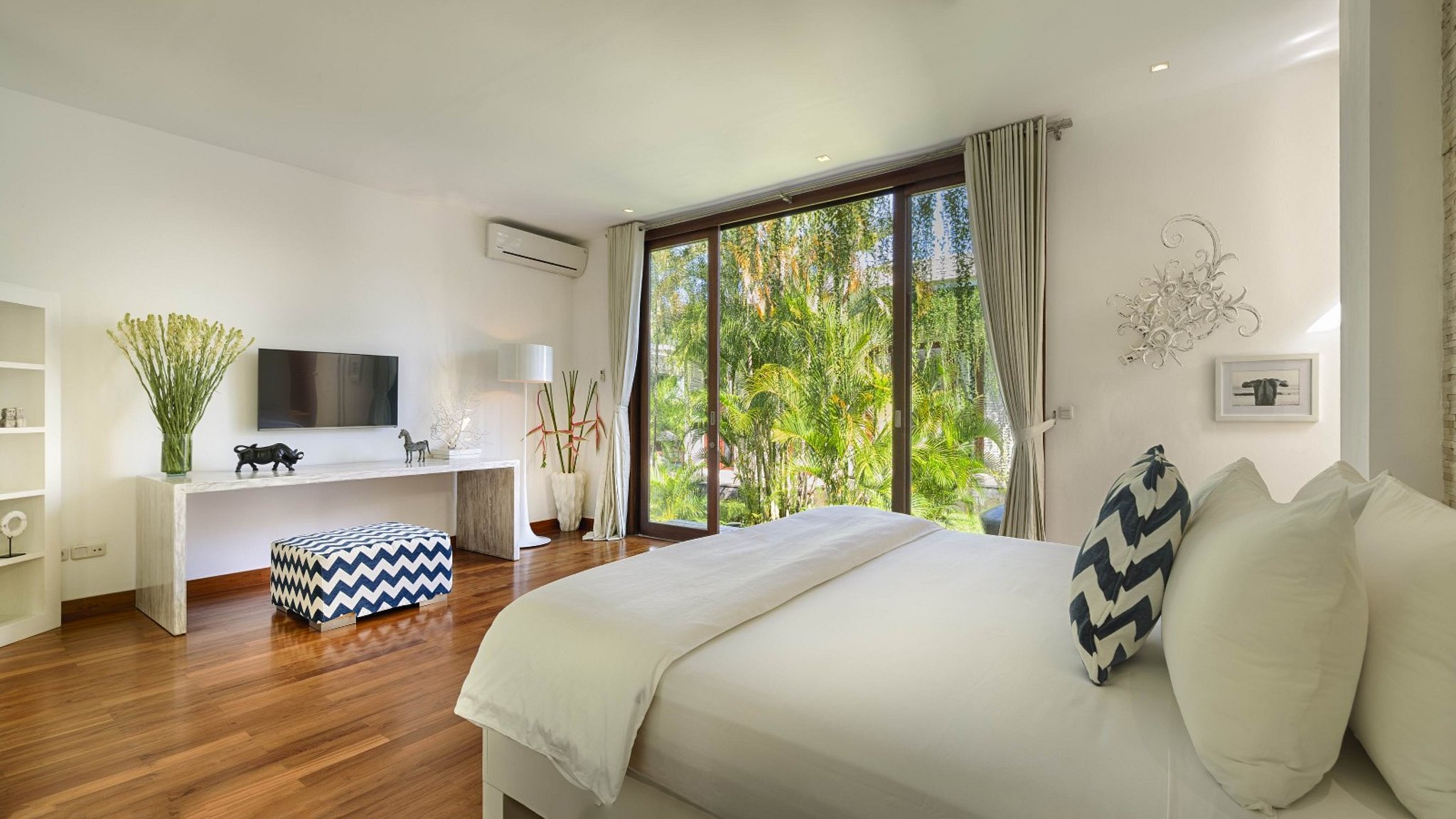 Pure Villa in Canggu, Bali - 6 bedrooms - We Guarantee the Best Price
