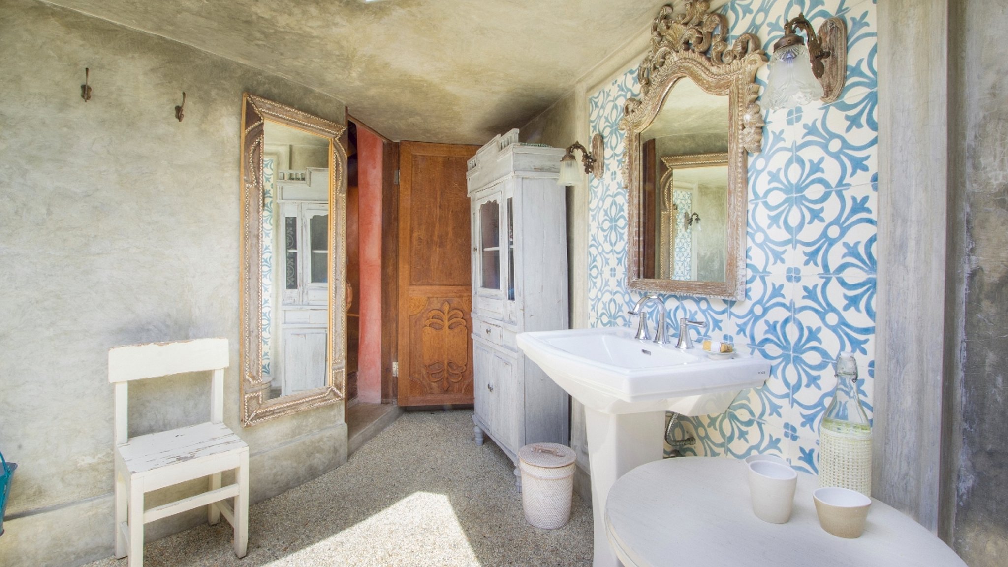 The Round House in Seminyak, Bali (3 bedrooms) - Best Price & Reviews!