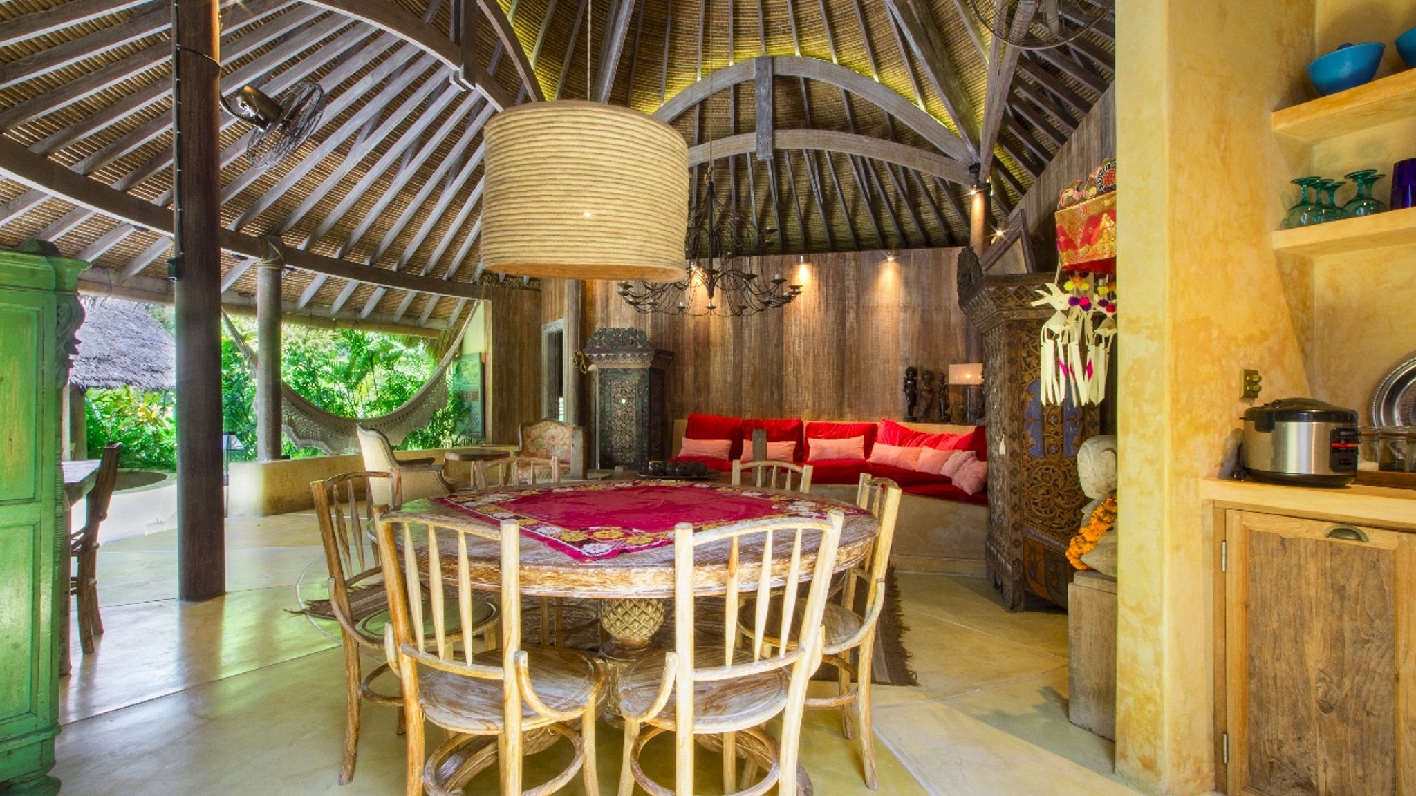 The Round House in Seminyak, Bali (3 bedrooms) - Best Price & Reviews!