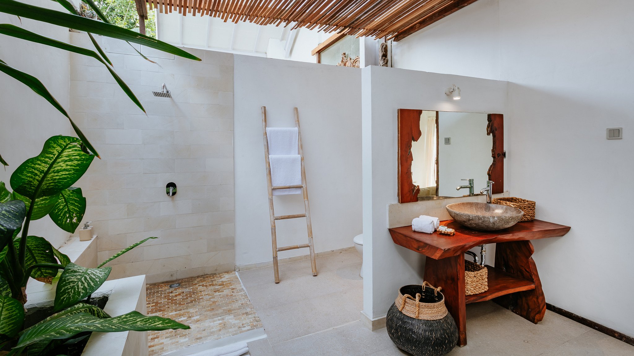 Villa Amaya in Seminyak, Bali (7 bedrooms) - Best Price & Reviews!