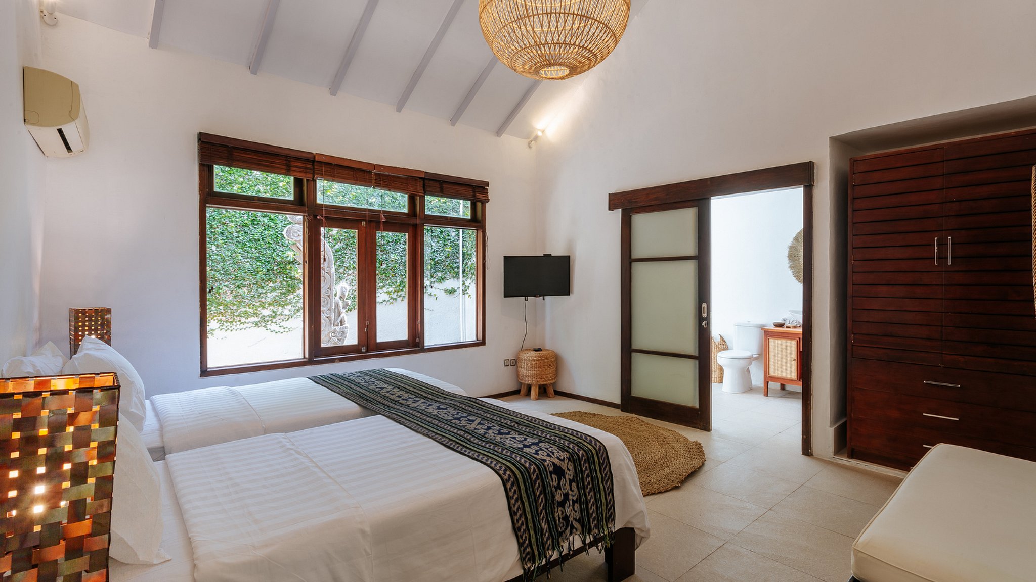 Villa Amaya in Seminyak, Bali (7 bedrooms) - Best Price & Reviews!