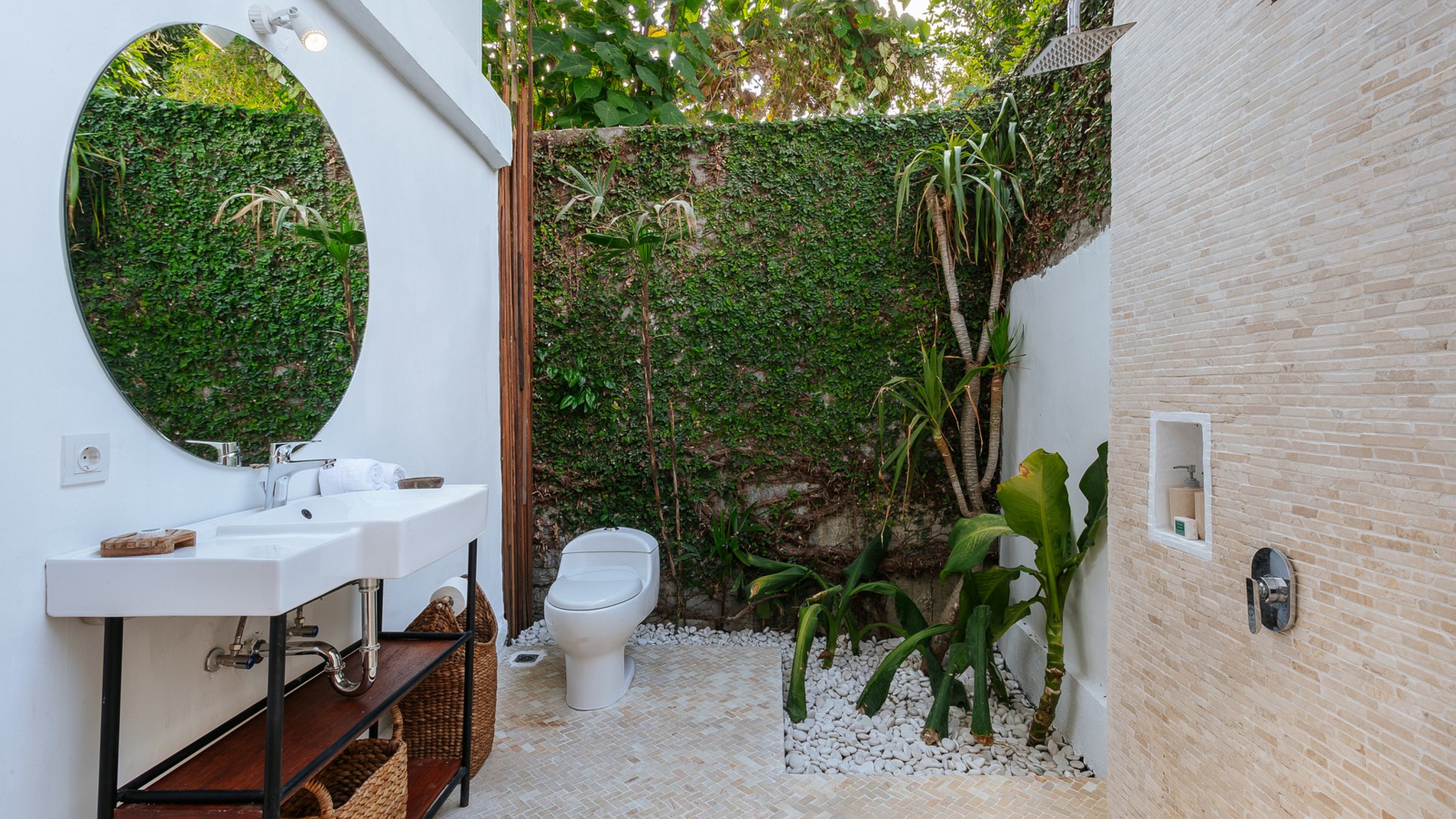Villa Amaya in Seminyak, Bali (7 bedrooms) - Best Price & Reviews!