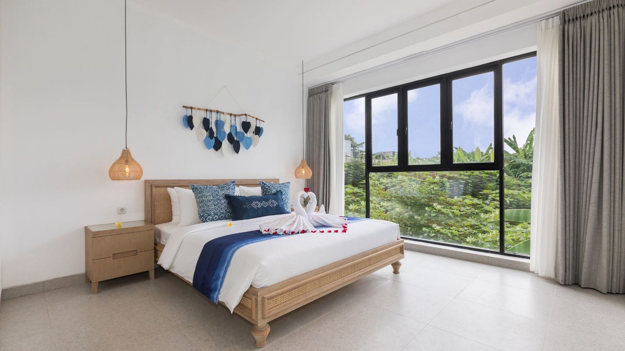 Villa Daun Tiga in Pererenan, Bali (6 bedrooms) - Best Price & Reviews!