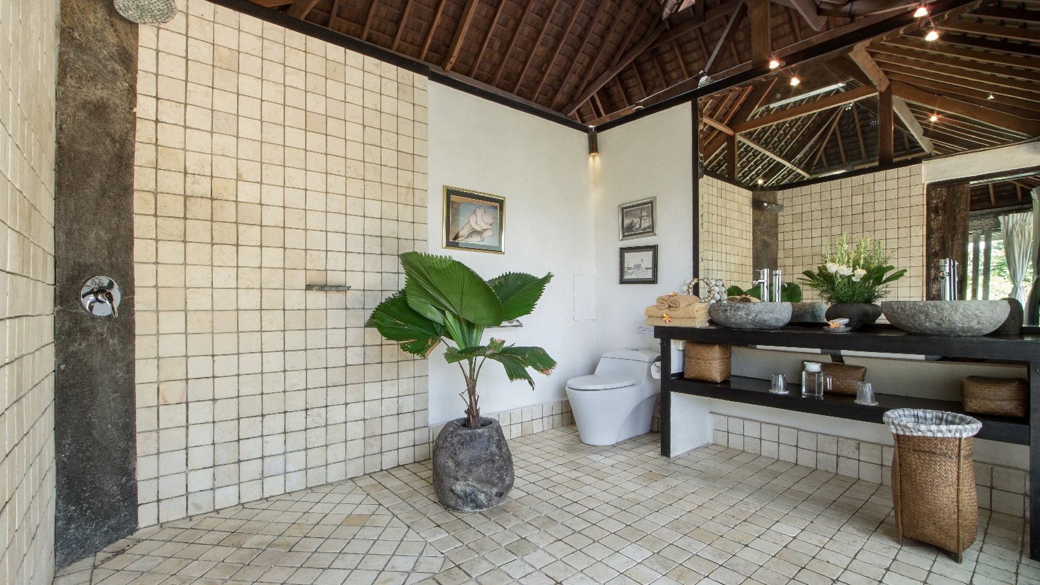 Villa Jempiring in Seminyak, Bali (5 bedrooms) - Best Price & Reviews!