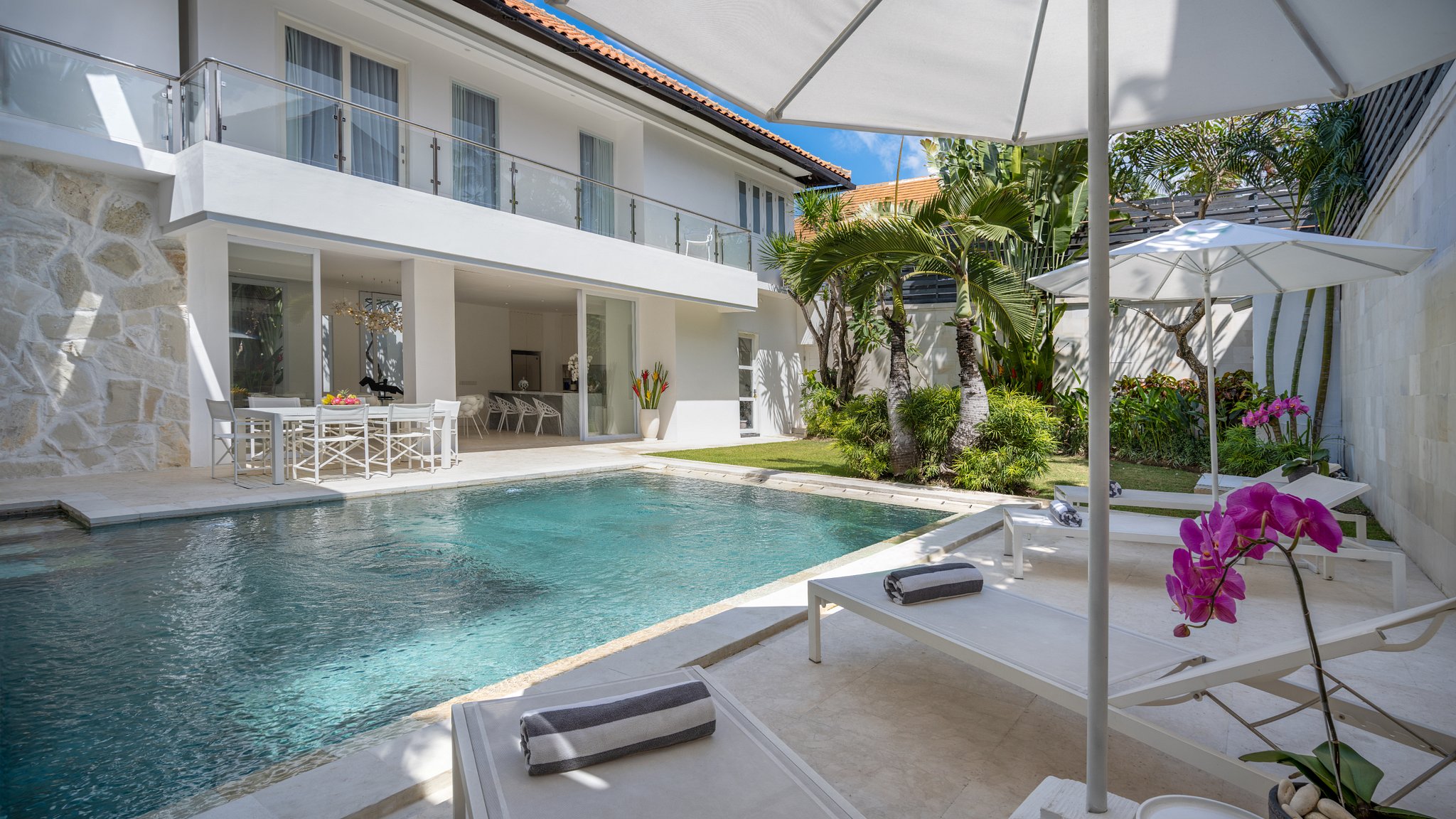 Villa Manis Cantik in Kerobokan, Bali (4 bedrooms) - Best Price & Reviews!
