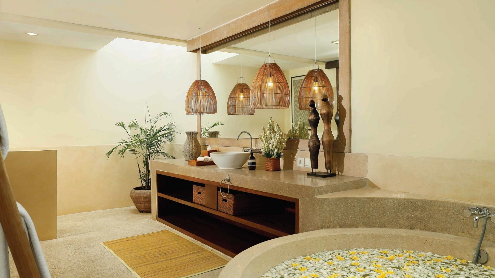 Villa Nelayan in Canggu, Bali (5 bedrooms) - Best Price & Reviews!