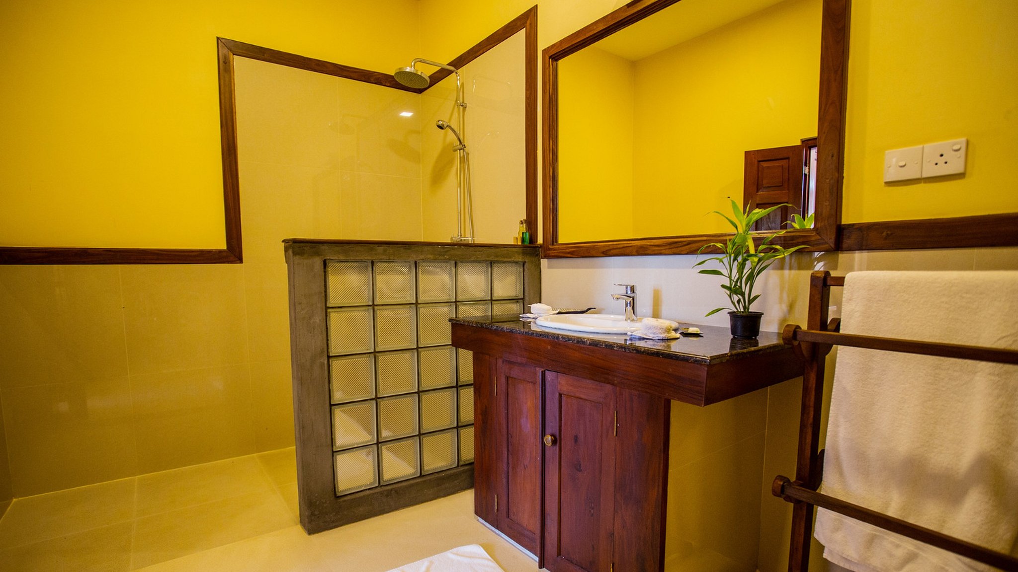 Villa South Point Ocean in Ahangama, Sri Lanka - 11 bedrooms