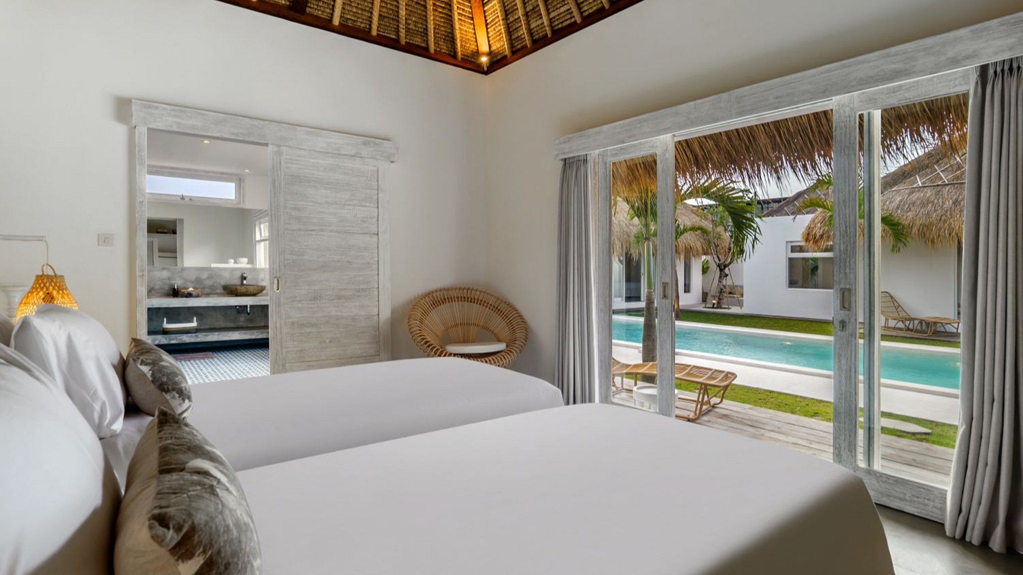 Villa Surga Blue in Seminyak, Bali (5 bedrooms) - Best Price & Reviews!