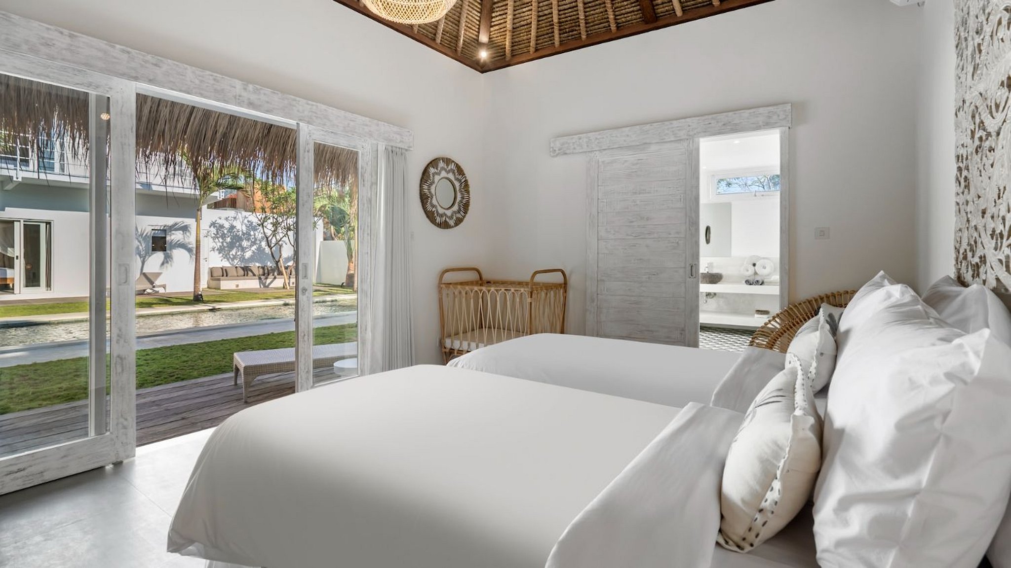 Villa Surga Julie in Seminyak, Bali (5 bedrooms) - Best Price & Reviews!