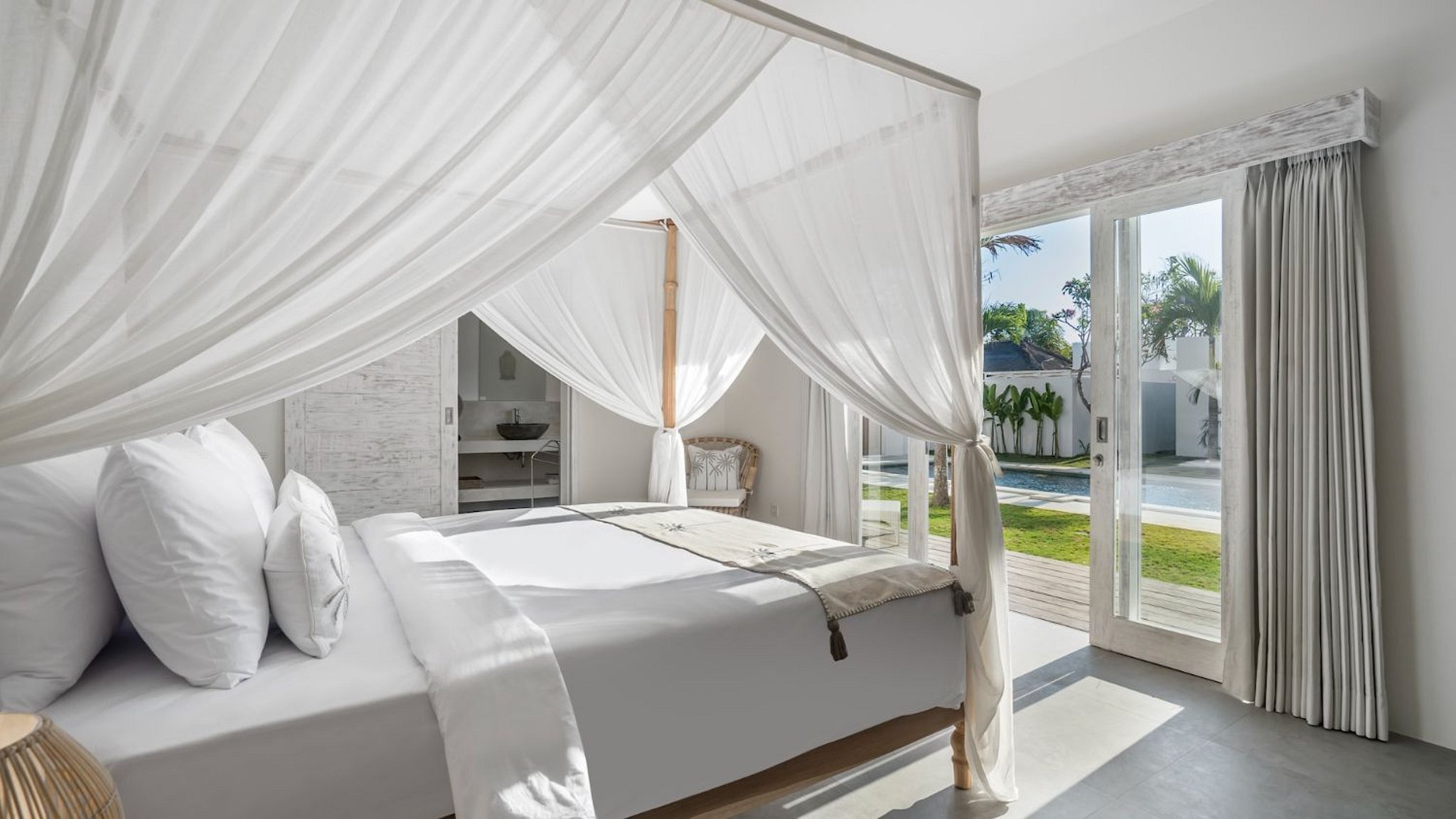 Villa Surga Julie in Seminyak, Bali (5 bedrooms) - Best Price & Reviews!