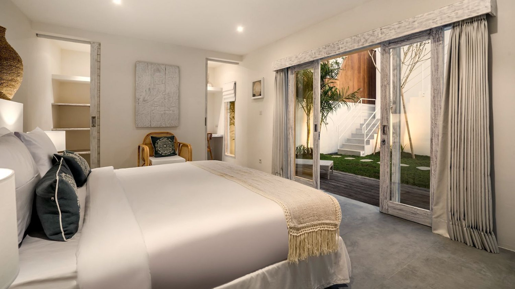 Villa Surga Julie in Seminyak, Bali (5 bedrooms) - Best Price & Reviews!