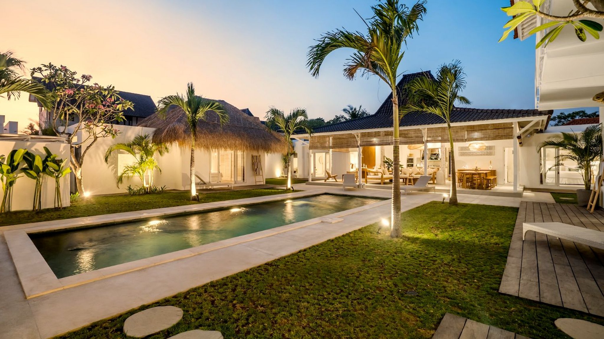 Villa Surga Julie in Seminyak, Bali (5 bedrooms) - Best Price & Reviews!